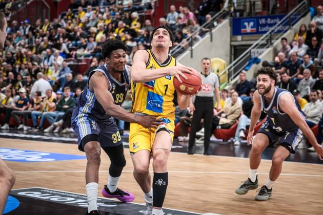 Joel Scott MHP Riesen Ludwigsburg, 01 vs David McCormack ALBA Berlin ...