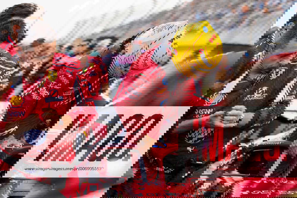 Lewis Hamilton Scuderia Ferrari HP, Great Britain, 44 on the grid gets ...