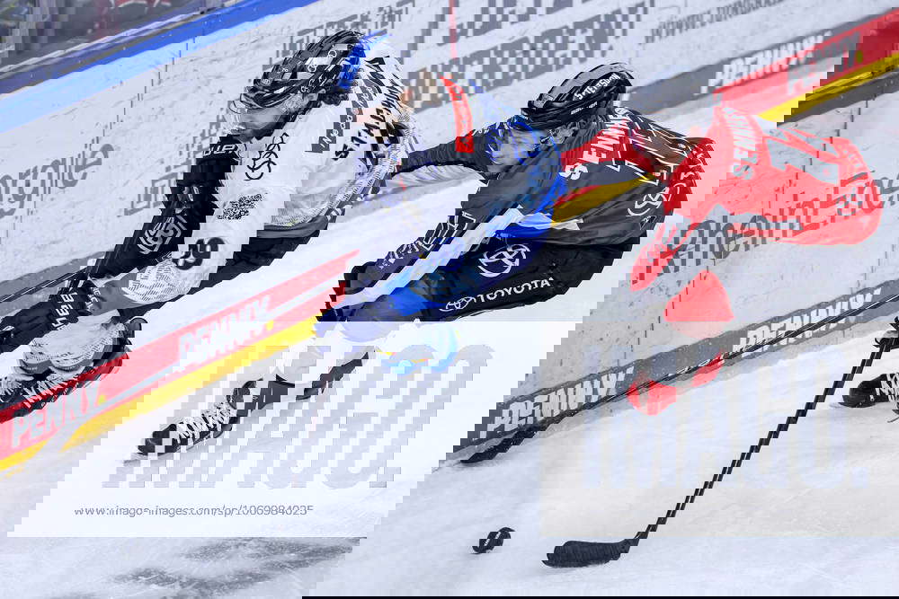 14 04 2025, Ice field hockey, DEL Play offs, Cologne Sharks ERC ...