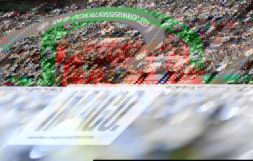 Award ceremony, cheering Team M with the trophy, team, DFB Pokal Final ...