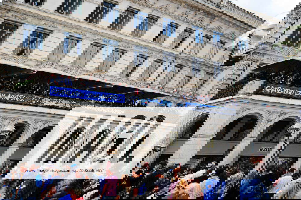 Fans celebrate both teams, here at the Alsterarkaden GER, Hamburger SV ...