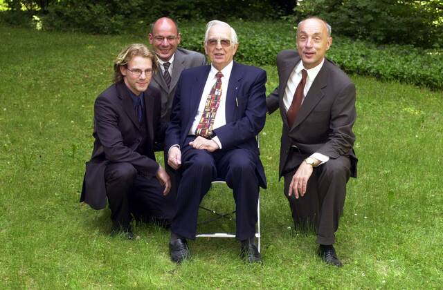 V.li.: Ingo Kohlschein, Professor Dr. Dr. Manuel Rene Theisen, Prof. Dr ...