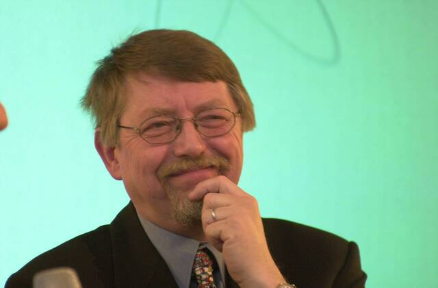 Prof. Eckhard Freise - Podiumsdiskussion zum Thema -Künstliche ...