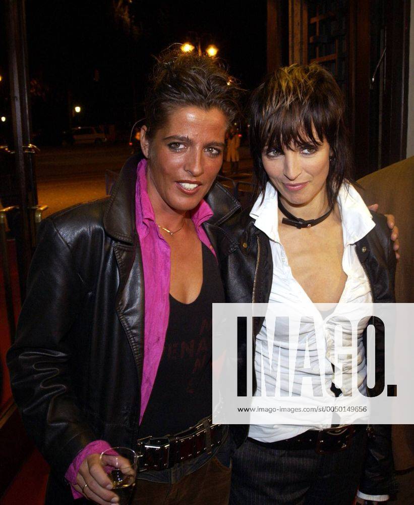 Sängerin Nena mit Schwester Nane Kerner anlässlich der Premiere ihrer ...