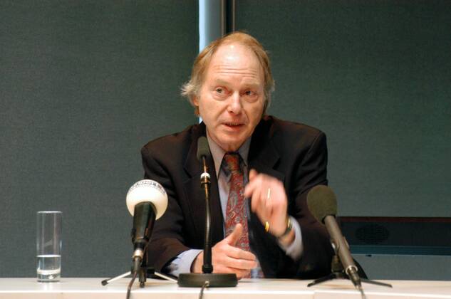 Paul von Schell bei der Präsentation des Nachlasses von Hildegard Knef im Filmmuseum