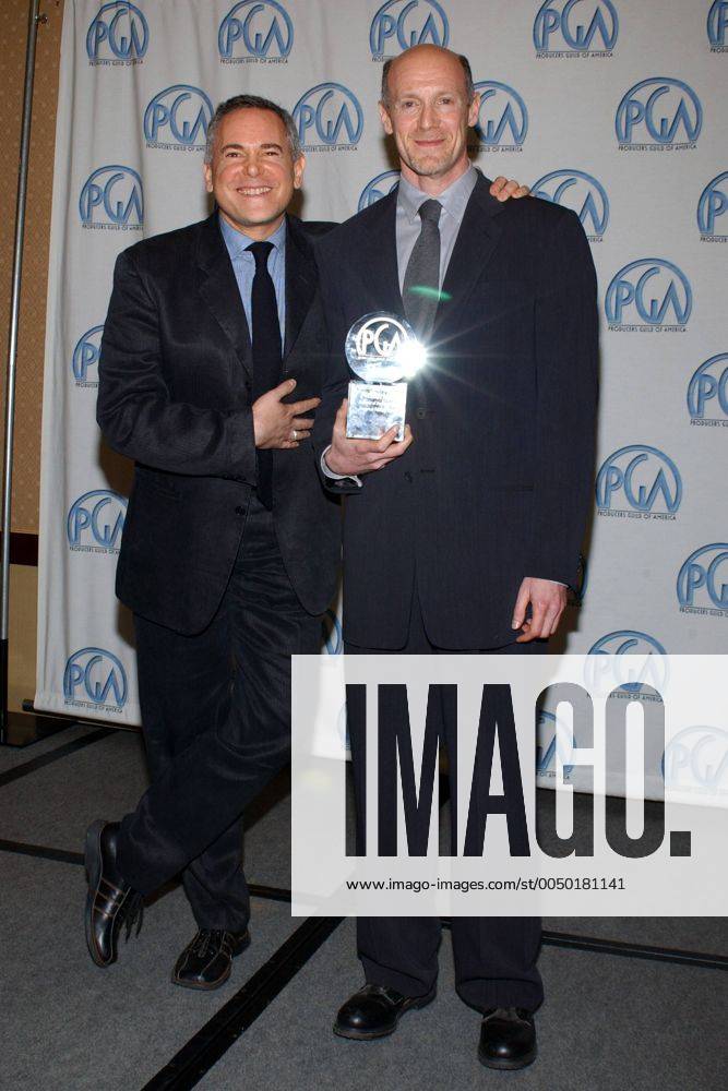 Produzenten Craig Zadan und Neil Meron mit dem -Darryl F. Zanuck ...