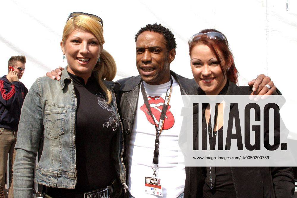 V.r.n.l.: Sängerin Daniela -Danii- Haak (GER), Rapper Lazy (GBR) und ...