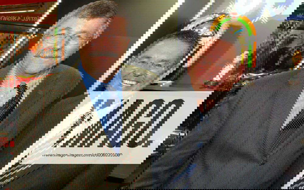 Alfred Wagner (re., Geschäftsführer XTrem Toys & Sports GmbH) und Gerd ...