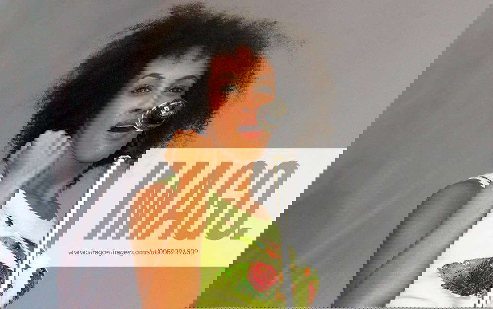 Sängerin Marleen (GER Samajona) während des Stars for free Konzertes ...