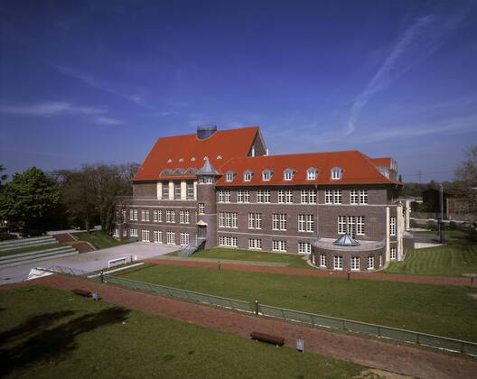 Anlässlich der IBA Emscher Park renoviertes -Werksgasthaus- von Carl ...