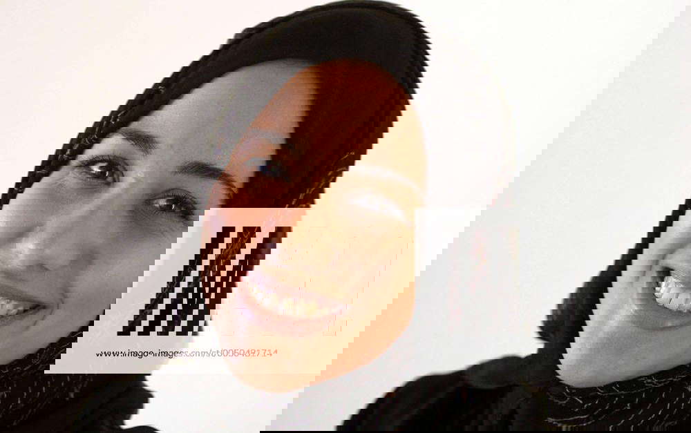 Araberin mit Kopftuch in Doha - Qatar