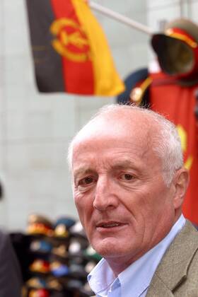 Hagen Koch am Checkpoint Charlie in