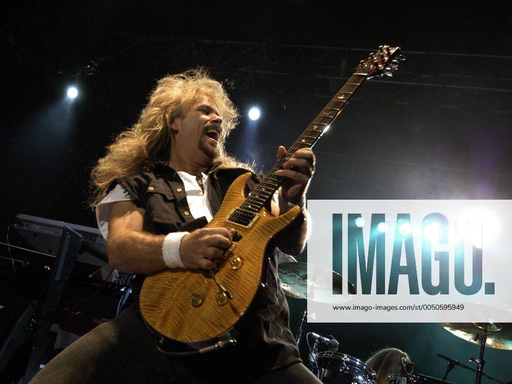 Gitarrist Bobby Ingram (USA Molly Hatchet) während eines Konzerts in ...