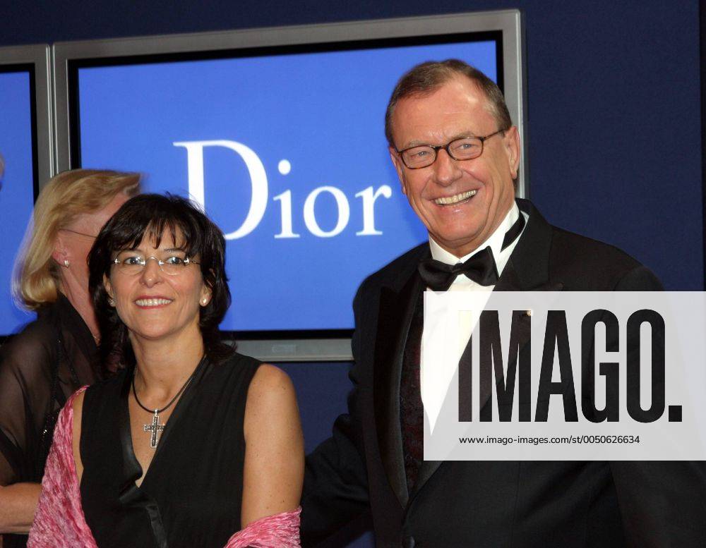 Jürgen E. Schrempp (GER Vorstandsvorsitzender DaimlerChrysler AG) mit ...