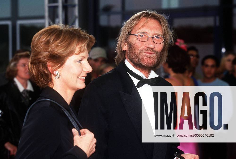 Schauspieler Matthias Habich (GER) in Begleitung seiner Ehefrau anlässlich der Verleihung des