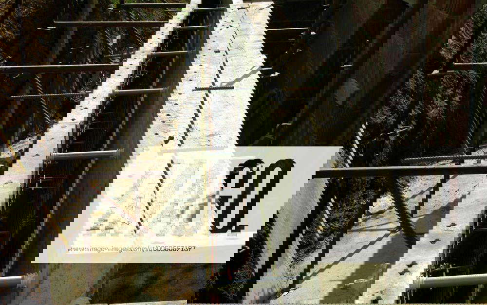 Abgestützte Verschalung zum Erstellung einer