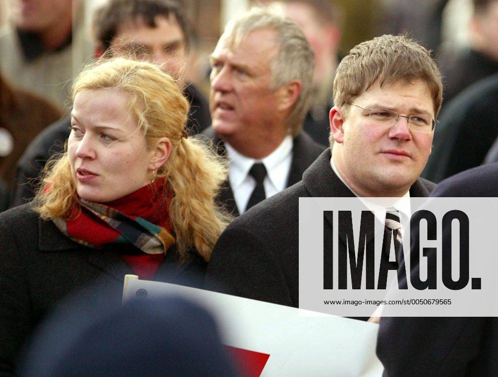 Holger Apfel auf der NPD-Demonstration in Dresden anlässlich des 60 ...