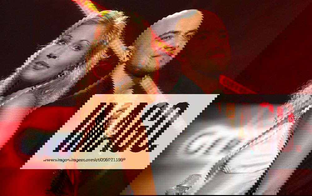 Sängerin Nicole Süßmilch und Sänger Marco Matias (beide GER) Rücken an ...