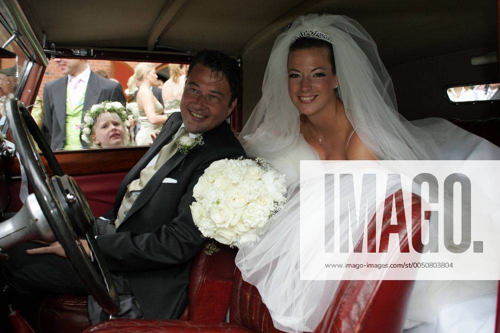 Hochzeitspaar Christian Stachow und Sabine Kluxen fährt nun glücklich ...