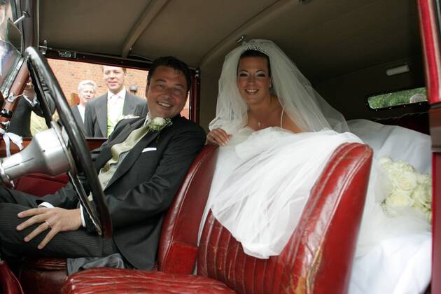 Hochzeitspaar Christian Stachow und Sabine Kluxen (beide GER) fährt nun ...