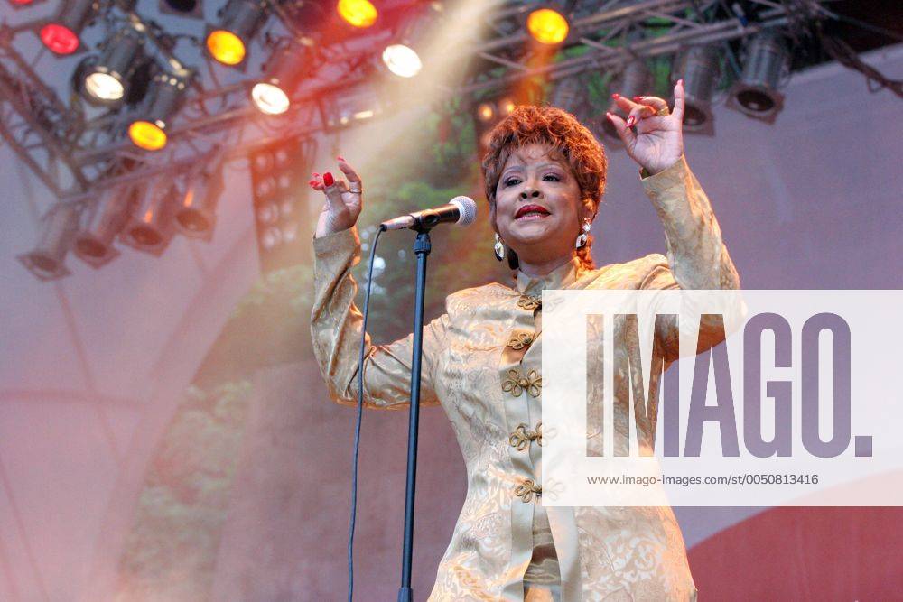 Sängerin Valerie Holiday (USA The Three Degrees) während der Oldie ...