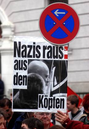 NAZIS RAUS AUS DEN KÖPFEN - Gegendemonstration gegen die NPD ...