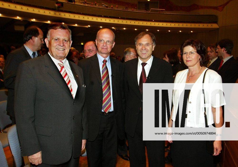 V.l.n.r.: Erwin Teufel, Dr. Peter Frankenberg und Prof. Dr. Dieter ...