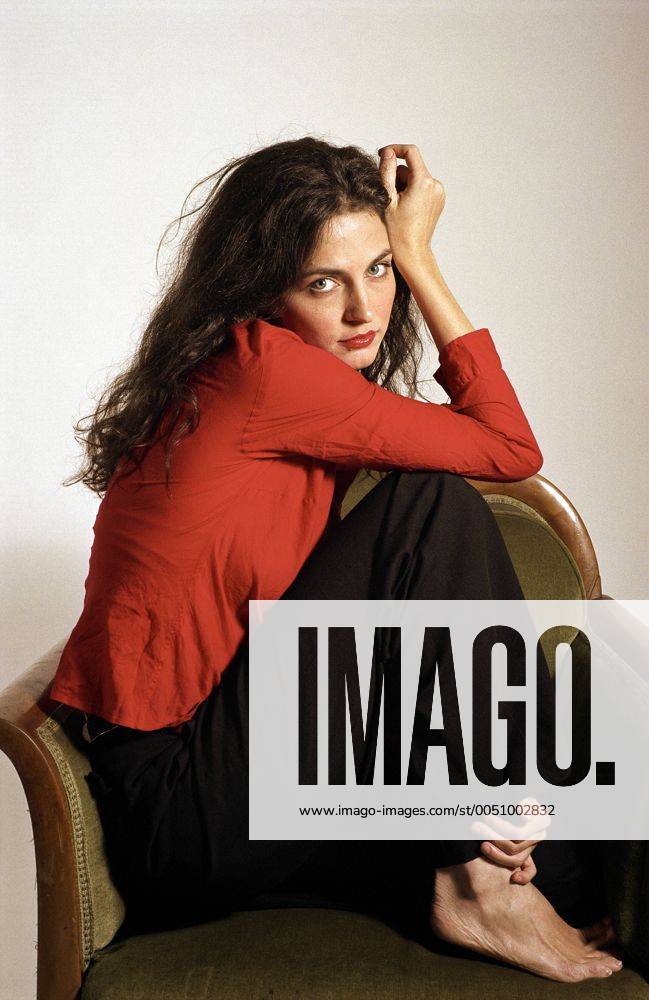 Schauspielerin Erika Marozsan im Sessel
