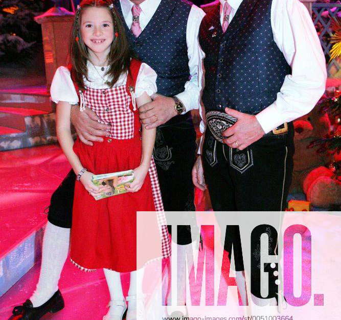 Die Ladiner (ITA) - Sänger Rafael (re.) und Johann Stuffer mit Tochter ...