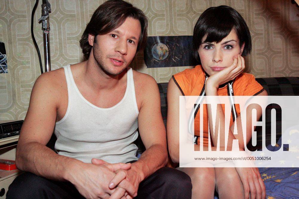 Schauspieler Nora Tschirner und Oliver Jahn als Analoge Halluzinelle und Ijon Tichy anlässlich