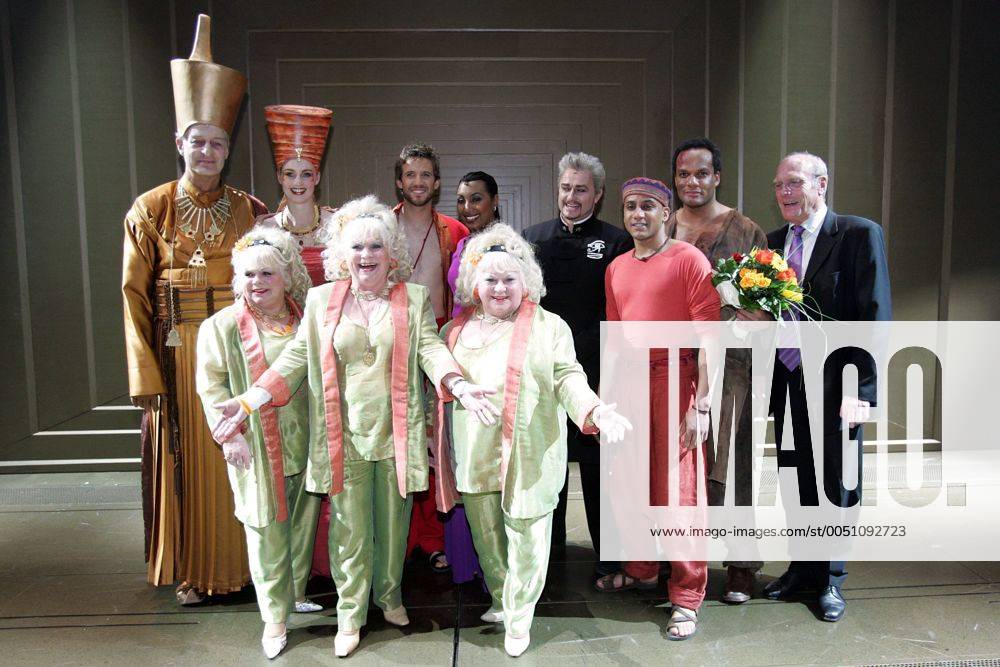 Jacob Sisters (vorn, GER): Rosemarie, Hannelore und Johanna sowie Rudi ...