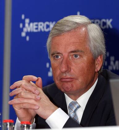 Dr. Michael Becker nachdenklich anlässlich einer Bilanzpressekonferenz in