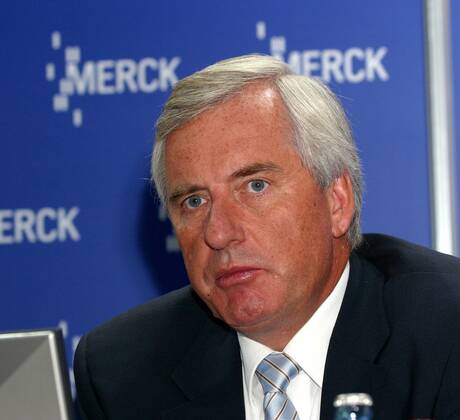 Dr. Michael Becker nachdenklich anlässlich einer Bilanzpressekonferenz in