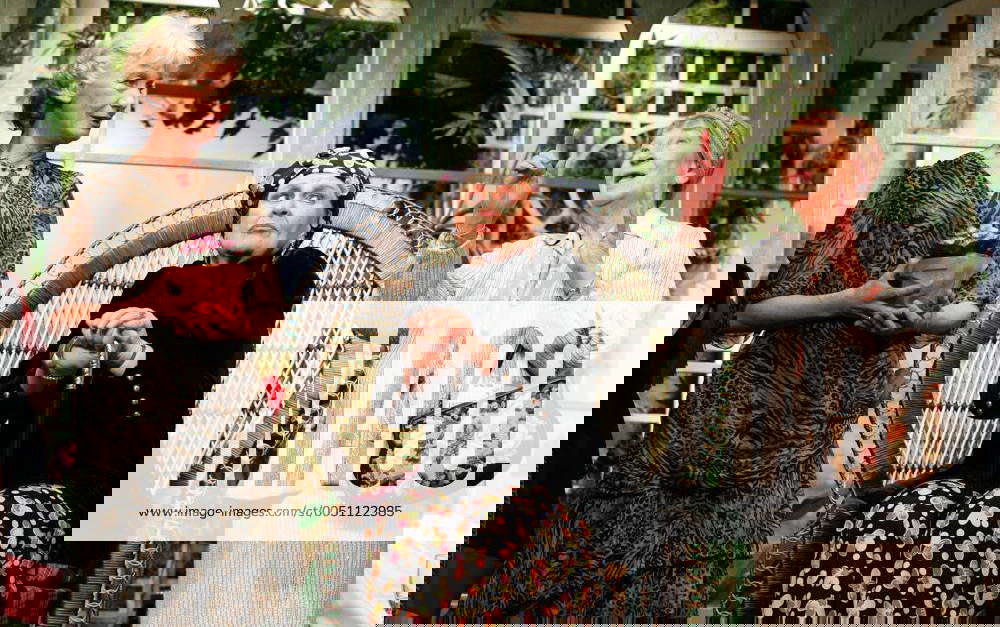 V.l.n.r.: Schauspielerinnen Gerlind Rosenbusch, Ursula Hinrichs und ...