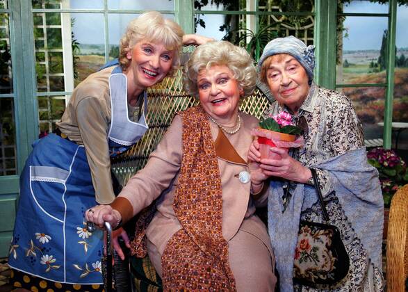 V.l.n.r.: Schauspielerinnen Gerlind Rosenbusch, Ursula Hinrichs und ...