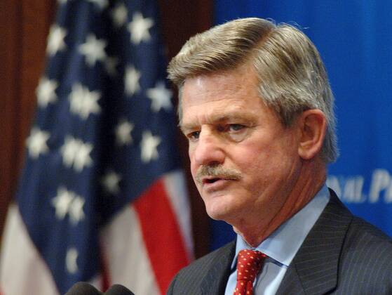 Jim Nicholson während einer Pressekonferenz in Washington DC