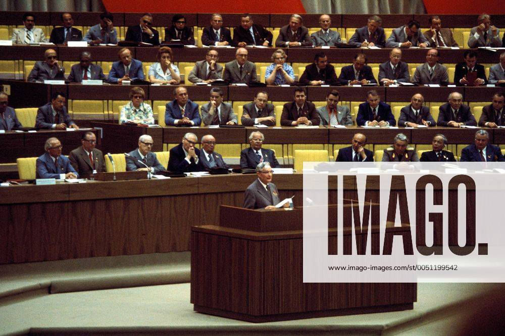 Gastredner Michail Suslow (URS Mitglied des Politbüros der KPdSU) am ...