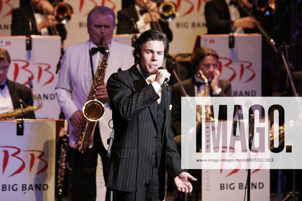 Saxophonist Max Greger (hinten) und Sänger Max Greger Jr. Jr. (beide ...