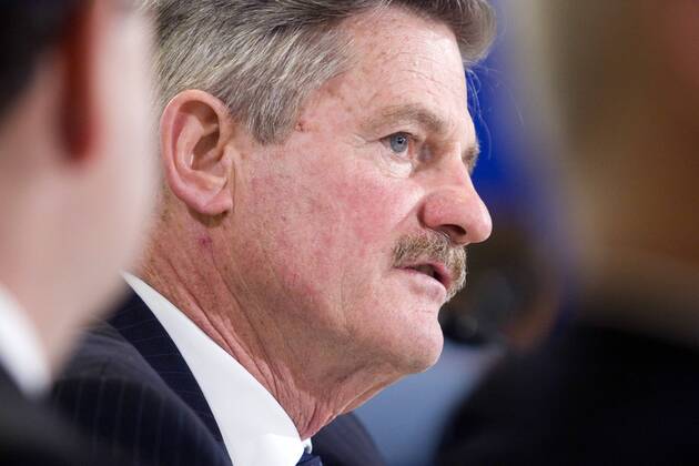 Jim Nicholson während einer Pressekonferenz in Washington DC