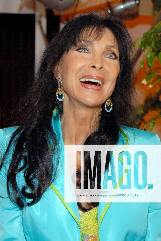 Sängerin Dunja Rajter (CRO) anlässlich der Premiere des Theaterstücks ...