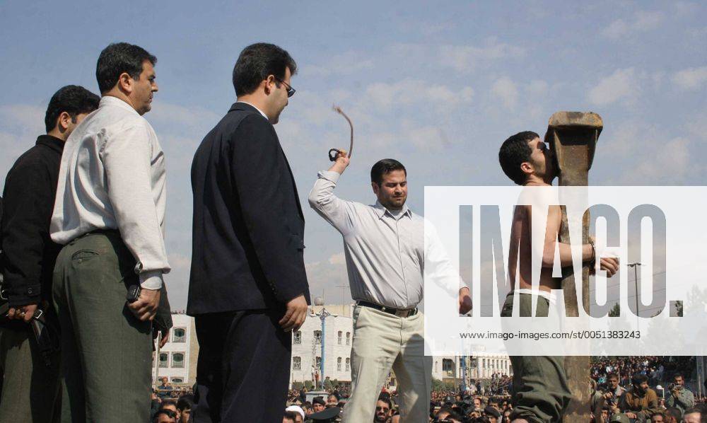 Mörder Mohammad Bijeh am Pranger während seiner öffentlichen ...