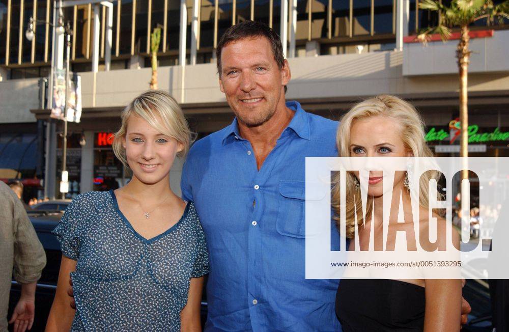 Schauspieler Ralf Möller (GER) mit seiner Frau Annette (re.) und einer ...