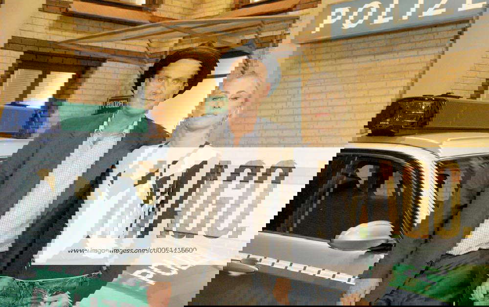 Schauspieler Kai Maertens (li.) und Li Hagmann (beide GER) während ...