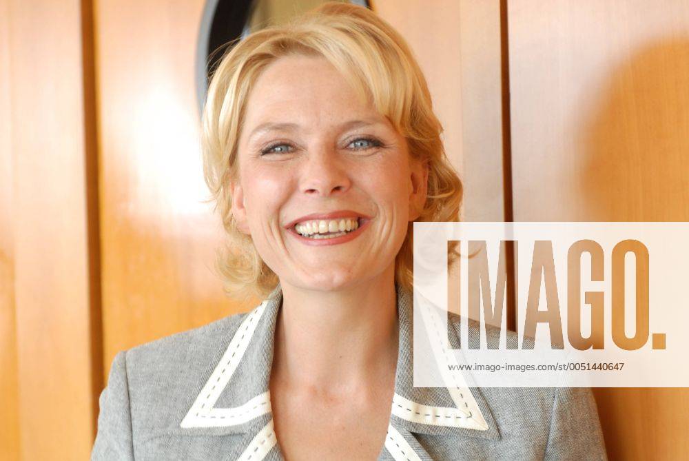 Schauspielerin Janette Rauch (GER) lacht anlässlich eines Pressetermins ...