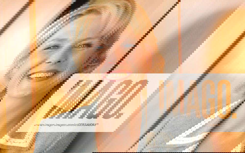 Schauspielerin Janette Rauch (GER) lacht anlässlich eines Pressetermins ...