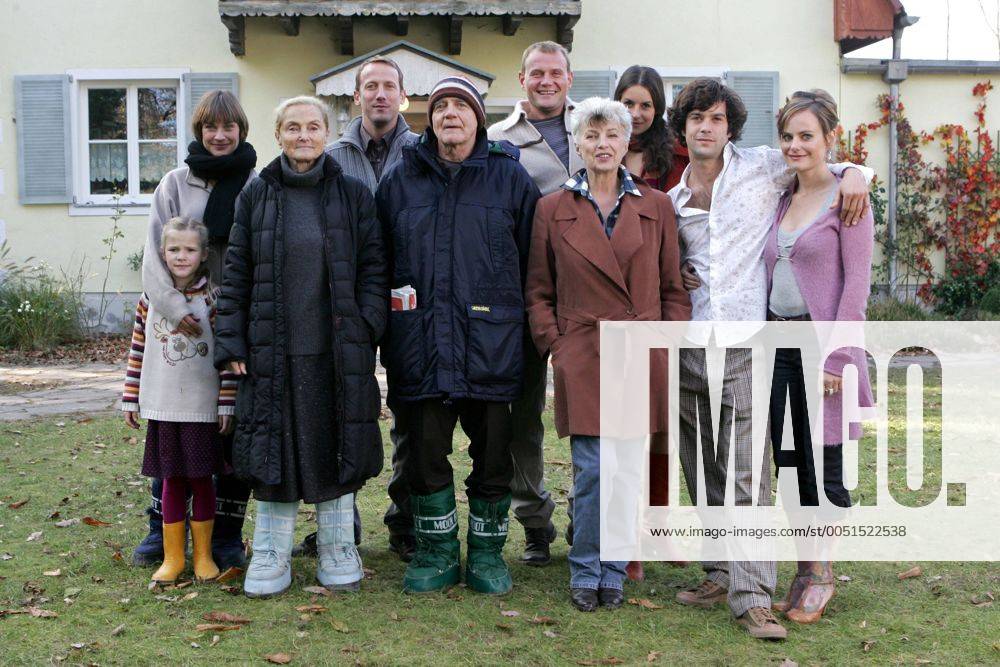 Schauspieler vorn v.l.n.r.: Erni Mangold, Bruno Ganz, Nicole Heesters ...