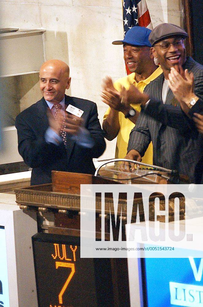 V.l.n.r.: Richard Grasso (USA CEO des NYSE) begrüßt Russell Simmons ...