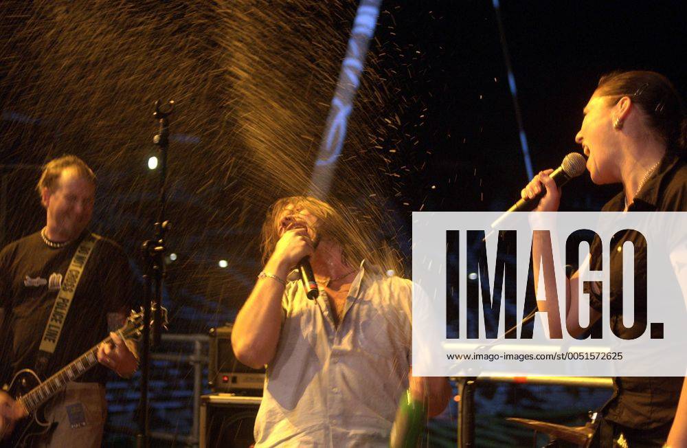 Sängerin AnNa Rosenbaum (re., GER Rosenstolz) mit Ehemann Nilo ...