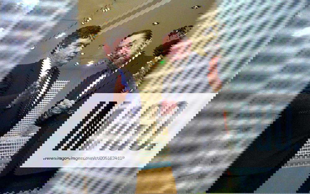 Finanzminister Gordon Brown (li., GBR) und Paul Reichmann (CAN Chairman ...