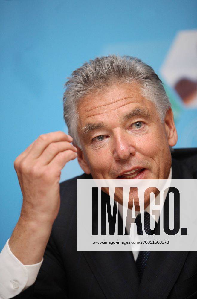 Peter Brabeck-Letmathe während einer Pressekonferenz der BASCAP in